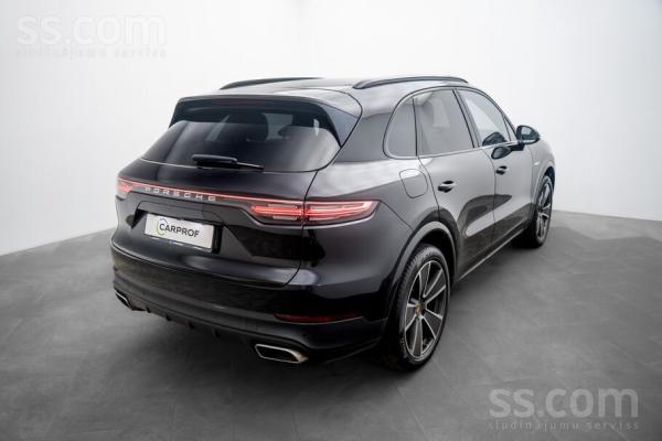 Black Porsche Cayenne 2019 in Tallinn, with an engine capacity of 3.00 L and mileage of 160 thousand km for 39899 €, photo 5 on AUTOMOTO.COM.LV