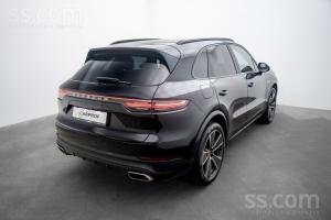 Black Porsche Cayenne 2019 in Tallinn, with an engine capacity of 3.00 L and mileage of 160 thousand km for 39899 €, photo 6 on AUTOMOTO.COM.LV