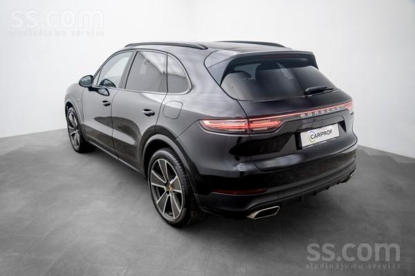 Black Porsche Cayenne 2019 in Tallinn, with an engine capacity of 3.00 L and mileage of 160 thousand km for 39899 €, photo 7 on AUTOMOTO.COM.LV