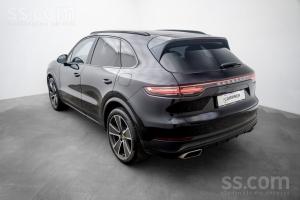 Black Porsche Cayenne 2019 in Tallinn, with an engine capacity of 3.00 L and mileage of 160 thousand km for 39899 €, photo 8 on AUTOMOTO.COM.LV