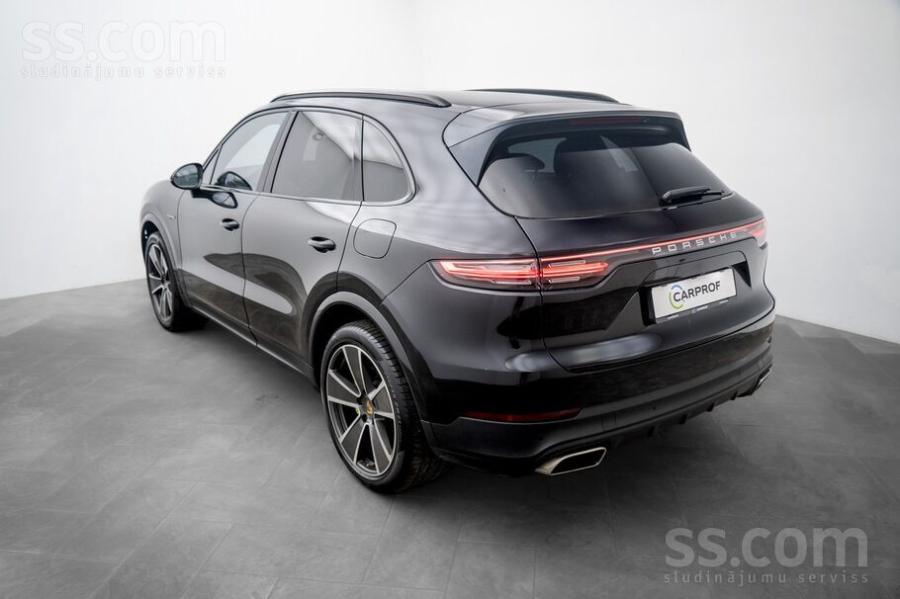 Black Porsche Cayenne 2019 in Tallinn, with an engine capacity of 3.00 L and mileage of 160 thousand km for 39899 €, photo 8 on AUTOMOTO.COM.LV
