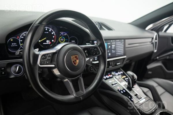Black Porsche Cayenne 2019 in Tallinn, with an engine capacity of 3.00 L and mileage of 160 thousand km for 39899 €, photo 8 on AUTOMOTO.COM.LV