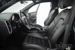 Black Porsche Cayenne 2019 in Tallinn, with an engine capacity of 3.00 L and mileage of 160 thousand km for 39899 €, photo 10 on AUTOMOTO.COM.LV