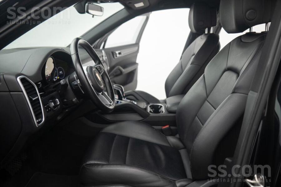 Black Porsche Cayenne 2019 in Tallinn, with an engine capacity of 3.00 L and mileage of 160 thousand km for 39899 €, photo 10 on AUTOMOTO.COM.LV