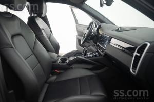 Black Porsche Cayenne 2019 in Tallinn, with an engine capacity of 3.00 L and mileage of 160 thousand km for 39899 €, photo 13 on AUTOMOTO.COM.LV