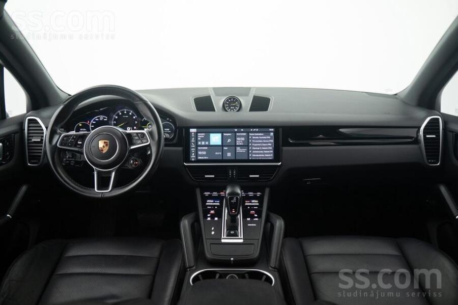 Black Porsche Cayenne 2019 in Tallinn, with an engine capacity of 3.00 L and mileage of 160 thousand km for 39899 €, photo 15 on AUTOMOTO.COM.LV