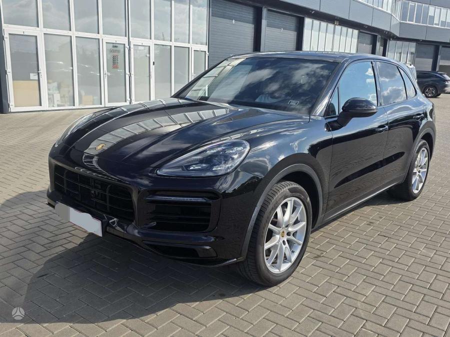 Black Porsche Cayenne 2019 in Kaunas, with an engine capacity of 3.00 L and mileage of 160 thousand km for 26000 €, photo 1 on AUTOMOTO.COM.LV