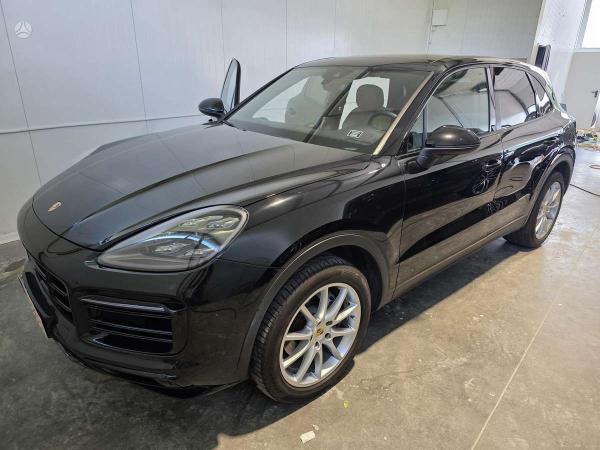 Melns Porsche Cayenne 2019 Kauņa, ar dzinēja tilpumu 3.00 L un nobraukumu 160 tūkst. km par 26000 €, foto 2 vietnē AUTOMOTO.COM.LV