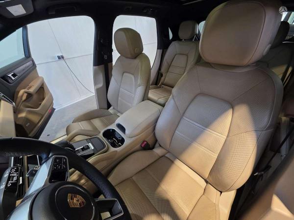 Melns Porsche Cayenne 2019 Kauņa, ar dzinēja tilpumu 3.00 L un nobraukumu 160 tūkst. km par 26000 €, foto 6 vietnē AUTOMOTO.COM.LV