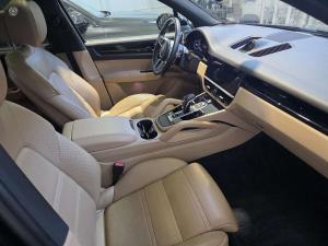 Black Porsche Cayenne 2019 in Kaunas, with an engine capacity of 3.00 L and mileage of 160 thousand km for 26000 €, photo 10 on AUTOMOTO.COM.LV