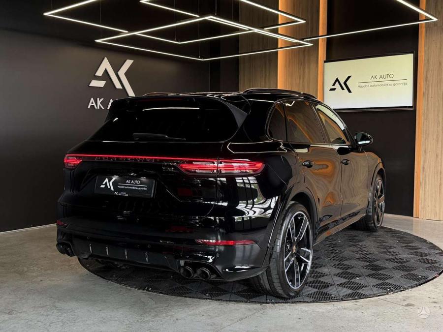 Melns Porsche Cayenne 2019 Kauņa, ar dzinēja tilpumu 2.89 L un nobraukumu 90 tūkst. km par 47990 €, foto 10 vietnē AUTOMOTO.COM.LV