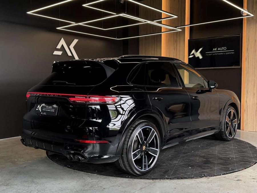 Melns Porsche Cayenne 2019 Kauņa, ar dzinēja tilpumu 2.89 L un nobraukumu 90 tūkst. km par 47990 €, foto 11 vietnē AUTOMOTO.COM.LV