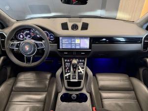 Melns Porsche Cayenne 2019 Kauņa, ar dzinēja tilpumu 2.89 L un nobraukumu 90 tūkst. km par 47990 €, foto 15 vietnē AUTOMOTO.COM.LV