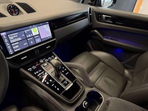 Melns Porsche Cayenne 2019 Kauņa, ar dzinēja tilpumu 2.89 L un nobraukumu 90 tūkst. km par 47990 €, foto 18 vietnē AUTOMOTO.COM.LV