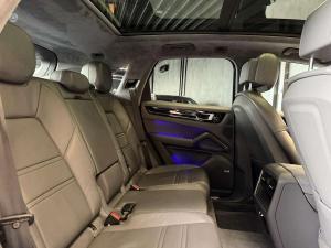 Melns Porsche Cayenne 2019 Kauņa, ar dzinēja tilpumu 2.89 L un nobraukumu 90 tūkst. km par 47990 €, foto 21 vietnē AUTOMOTO.COM.LV