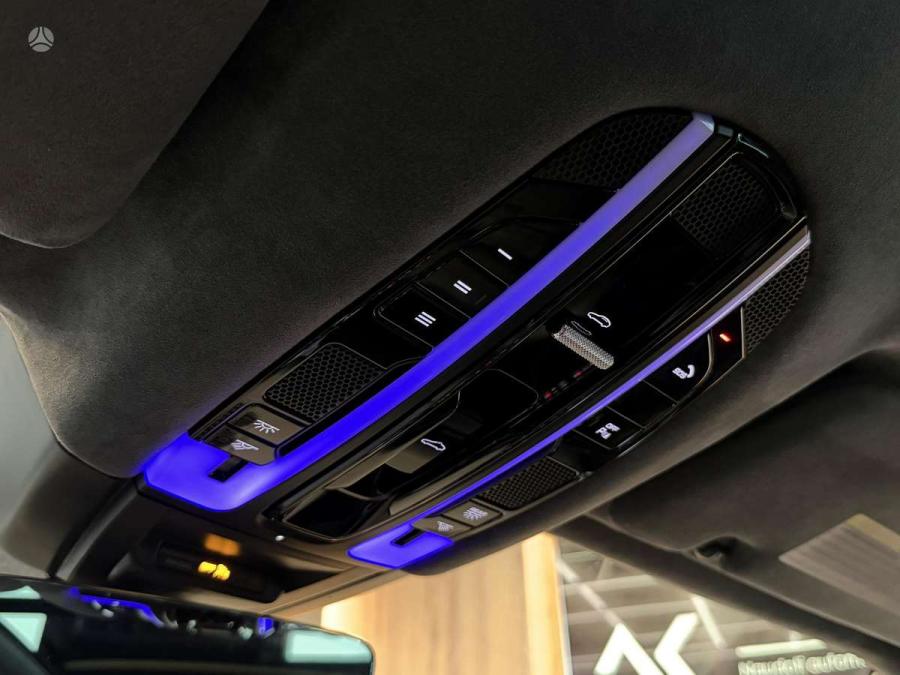 Melns Porsche Cayenne 2019 Kauņa, ar dzinēja tilpumu 2.89 L un nobraukumu 90 tūkst. km par 47990 €, foto 23 vietnē AUTOMOTO.COM.LV