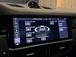 Melns Porsche Cayenne 2019 Kauņa, ar dzinēja tilpumu 2.89 L un nobraukumu 90 tūkst. km par 47990 €, foto 32 vietnē AUTOMOTO.COM.LV