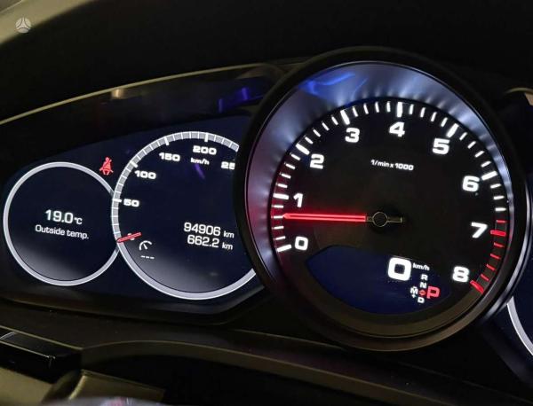 Melns Porsche Cayenne 2019 Marijampole, ar dzinēja tilpumu 3.00 L un nobraukumu 95 tūkst. km par 39999 €, foto 3 vietnē AUTOMOTO.COM.LV