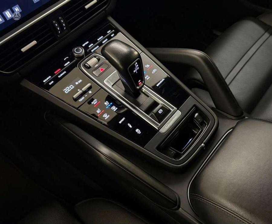 Melns Porsche Cayenne 2019 Marijampole, ar dzinēja tilpumu 3.00 L un nobraukumu 95 tūkst. km par 39999 €, foto 12 vietnē AUTOMOTO.COM.LV