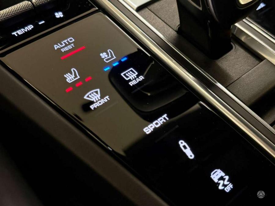 Melns Porsche Cayenne 2019 Marijampole, ar dzinēja tilpumu 3.00 L un nobraukumu 95 tūkst. km par 39999 €, foto 13 vietnē AUTOMOTO.COM.LV