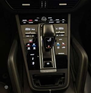 Melns Porsche Cayenne 2019 Marijampole, ar dzinēja tilpumu 3.00 L un nobraukumu 95 tūkst. km par 39999 €, foto 14 vietnē AUTOMOTO.COM.LV
