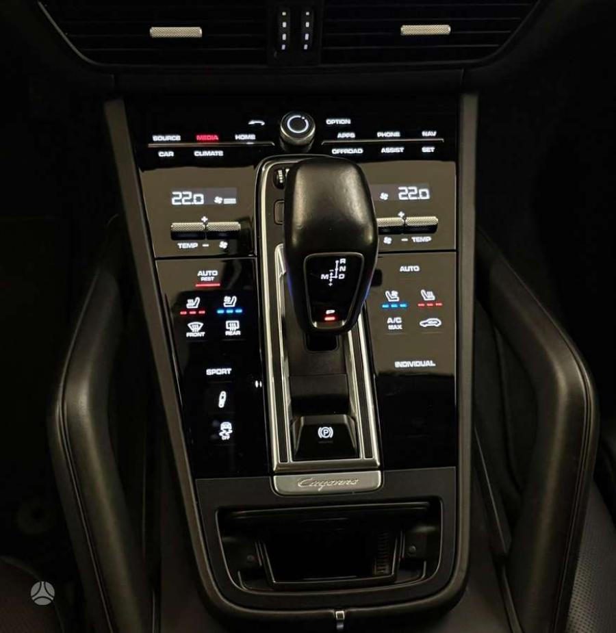 Melns Porsche Cayenne 2019 Marijampole, ar dzinēja tilpumu 3.00 L un nobraukumu 95 tūkst. km par 39999 €, foto 14 vietnē AUTOMOTO.COM.LV