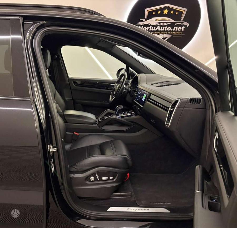 Melns Porsche Cayenne 2019 Marijampole, ar dzinēja tilpumu 3.00 L un nobraukumu 95 tūkst. km par 39999 €, foto 16 vietnē AUTOMOTO.COM.LV