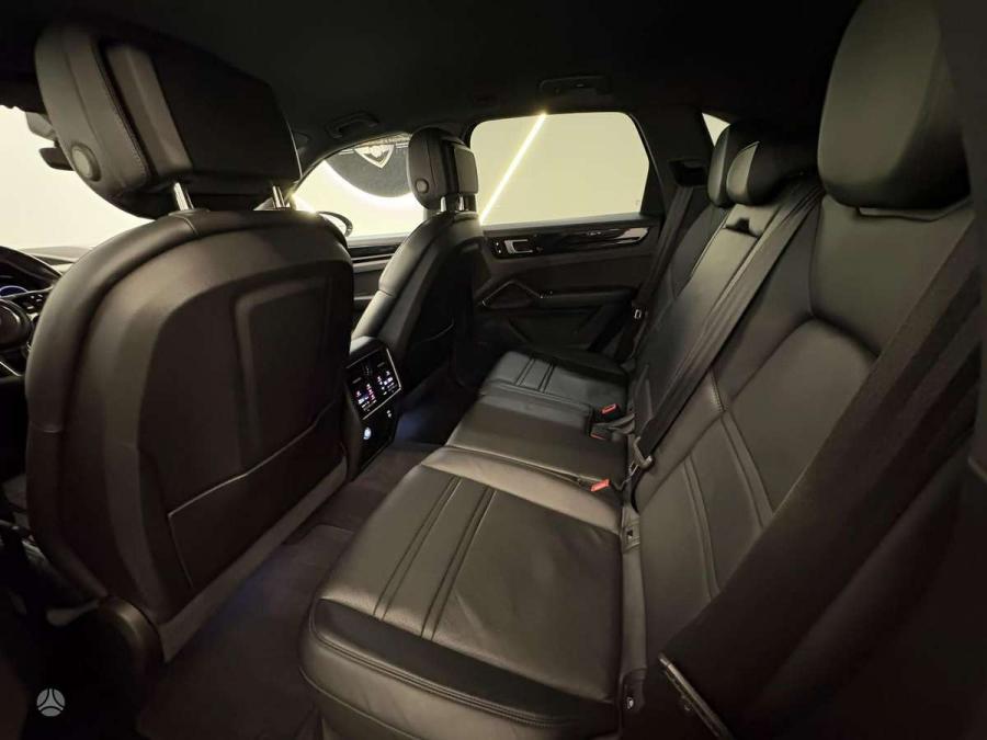 Melns Porsche Cayenne 2019 Marijampole, ar dzinēja tilpumu 3.00 L un nobraukumu 95 tūkst. km par 39999 €, foto 22 vietnē AUTOMOTO.COM.LV
