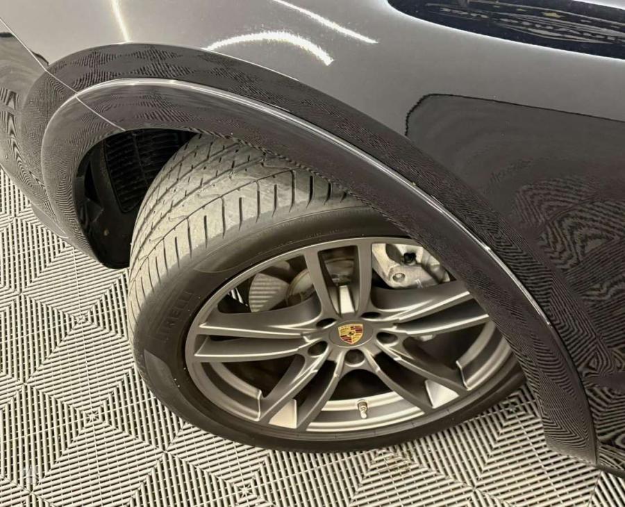 Melns Porsche Cayenne 2019 Marijampole, ar dzinēja tilpumu 3.00 L un nobraukumu 95 tūkst. km par 39999 €, foto 24 vietnē AUTOMOTO.COM.LV