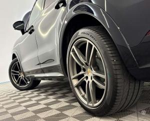 Melns Porsche Cayenne 2019 Marijampole, ar dzinēja tilpumu 3.00 L un nobraukumu 95 tūkst. km par 39999 €, foto 25 vietnē AUTOMOTO.COM.LV