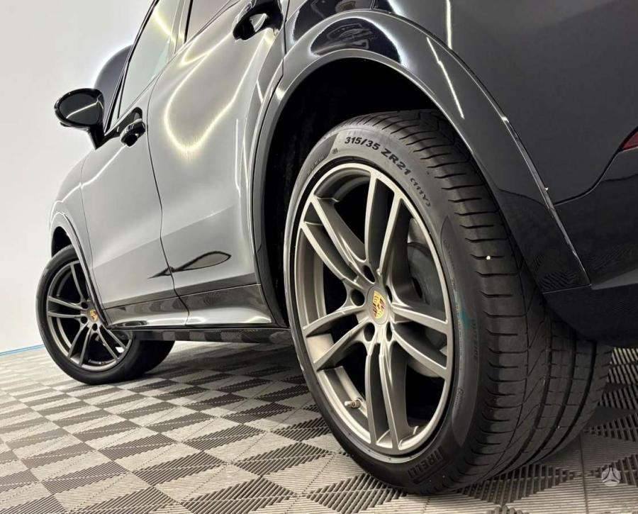 Melns Porsche Cayenne 2019 Marijampole, ar dzinēja tilpumu 3.00 L un nobraukumu 95 tūkst. km par 39999 €, foto 25 vietnē AUTOMOTO.COM.LV