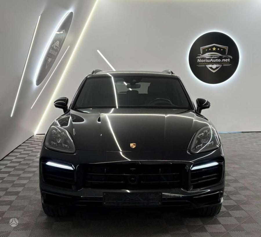 Melns Porsche Cayenne 2019 Marijampole, ar dzinēja tilpumu 3.00 L un nobraukumu 95 tūkst. km par 39999 €, foto 27 vietnē AUTOMOTO.COM.LV