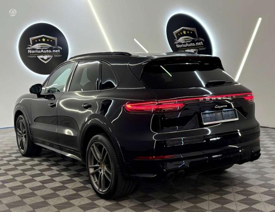 Melns Porsche Cayenne 2019 Marijampole, ar dzinēja tilpumu 3.00 L un nobraukumu 95 tūkst. km par 39999 €, foto 39 vietnē AUTOMOTO.COM.LV