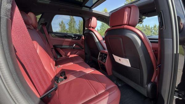 Melns Porsche Cayenne 2019 Klaipėda, ar dzinēja tilpumu 3.00 L un nobraukumu 162 tūkst. km par 37790 €, foto 8 vietnē AUTOMOTO.COM.LV