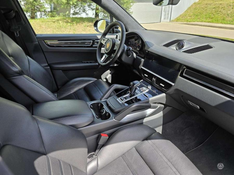 Melns Porsche Cayenne 2019 Viļņa, ar dzinēja tilpumu 4.00 L un nobraukumu 199 tūkst. km par 44000 €, foto 8 vietnē AUTOMOTO.COM.LV