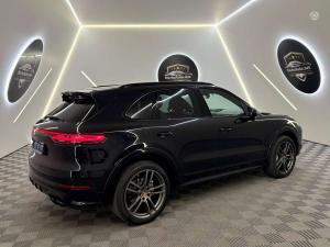 Melns Porsche Cayenne 2019 Marijampole, ar dzinēja tilpumu 3.00 L un nobraukumu 95 tūkst. km par 39999 €, foto 10 vietnē AUTOMOTO.COM.LV