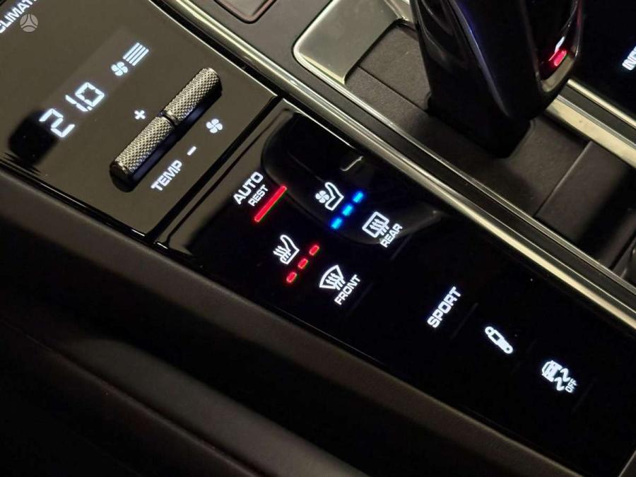 Melns Porsche Cayenne 2019 Marijampole, ar dzinēja tilpumu 3.00 L un nobraukumu 95 tūkst. km par 39999 €, foto 15 vietnē AUTOMOTO.COM.LV