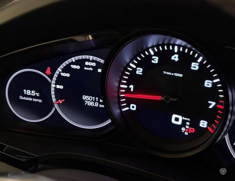 Melns Porsche Cayenne 2019 Marijampole, ar dzinēja tilpumu 3.00 L un nobraukumu 95 tūkst. km par 39999 €, foto 16 vietnē AUTOMOTO.COM.LV