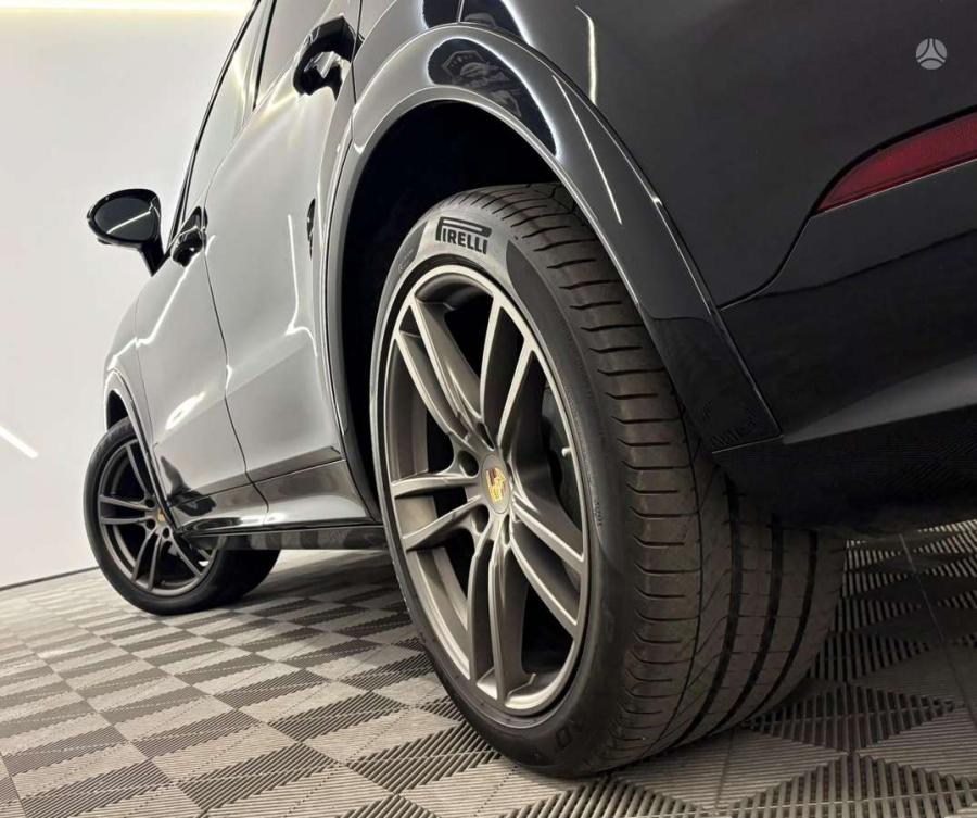 Melns Porsche Cayenne 2019 Marijampole, ar dzinēja tilpumu 3.00 L un nobraukumu 95 tūkst. km par 39999 €, foto 25 vietnē AUTOMOTO.COM.LV