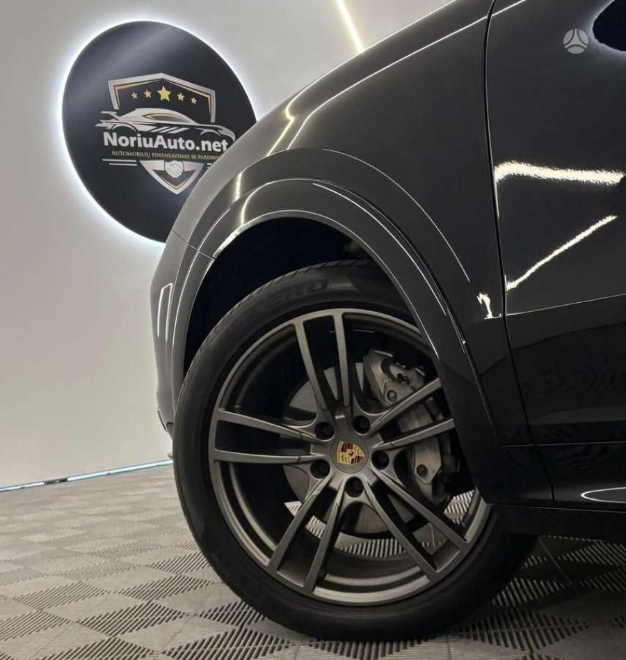Melns Porsche Cayenne 2019 Marijampole, ar dzinēja tilpumu 3.00 L un nobraukumu 95 tūkst. km par 39999 €, foto 26 vietnē AUTOMOTO.COM.LV