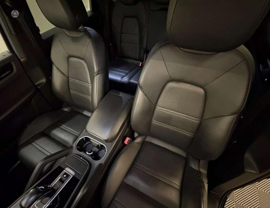 Melns Porsche Cayenne 2019 Marijampole, ar dzinēja tilpumu 3.00 L un nobraukumu 95 tūkst. km par 39999 €, foto 31 vietnē AUTOMOTO.COM.LV