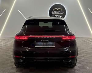 Melns Porsche Cayenne 2019 Marijampole, ar dzinēja tilpumu 3.00 L un nobraukumu 95 tūkst. km par 39999 €, foto 36 vietnē AUTOMOTO.COM.LV