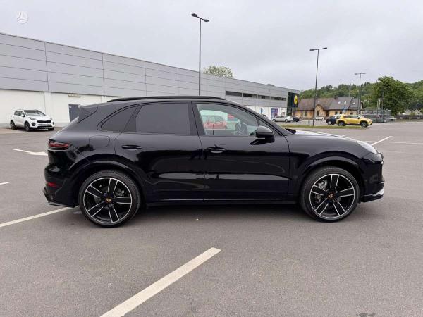 Black Porsche Cayenne 2019 in Kaunas, with an engine capacity of 3.00 L and mileage of 107 thousand km for 42500 €, photo 5 on AUTOMOTO.COM.LV
