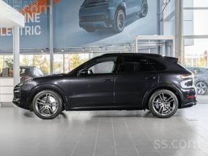 Black Porsche Cayenne 2019 in Riga, with an engine capacity of 4.00 L and mileage of 117 thousand km for 52500 €, photo 3 on AUTOMOTO.COM.LV