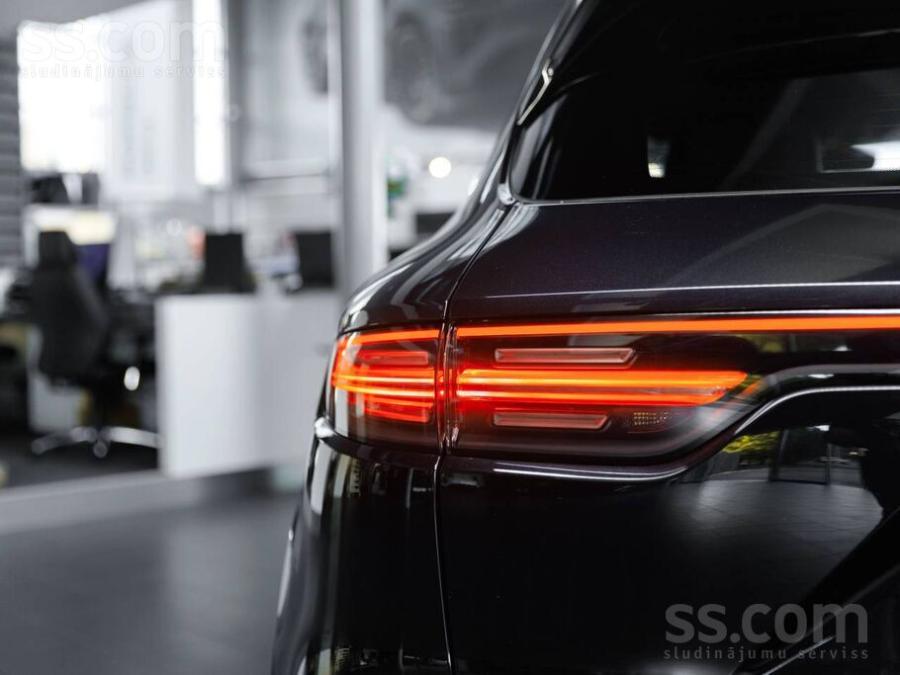Black Porsche Cayenne 2019 in Riga, with an engine capacity of 4.00 L and mileage of 117 thousand km for 52500 €, photo 13 on AUTOMOTO.COM.LV