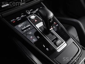 Black Porsche Cayenne 2019 in Riga, with an engine capacity of 4.00 L and mileage of 117 thousand km for 52500 €, photo 23 on AUTOMOTO.COM.LV