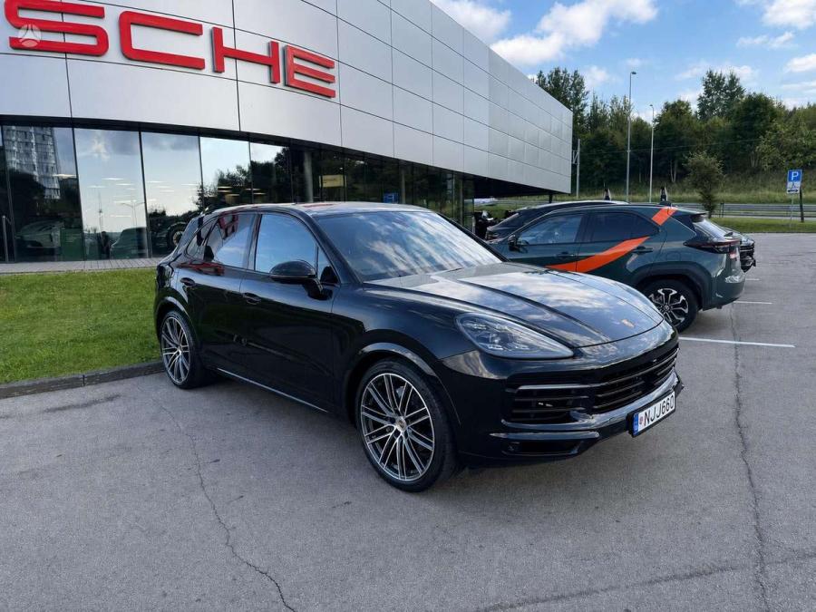 Black Porsche Cayenne 2019 in Vilnius, with an engine capacity of 3.00 L and mileage of 88 thousand km for 44000 €, photo 1 on AUTOMOTO.COM.LV