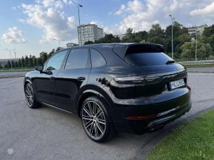 Black Porsche Cayenne 2019 in Vilnius, with an engine capacity of 3.00 L and mileage of 88 thousand km for 44000 €, photo 3 on AUTOMOTO.COM.LV