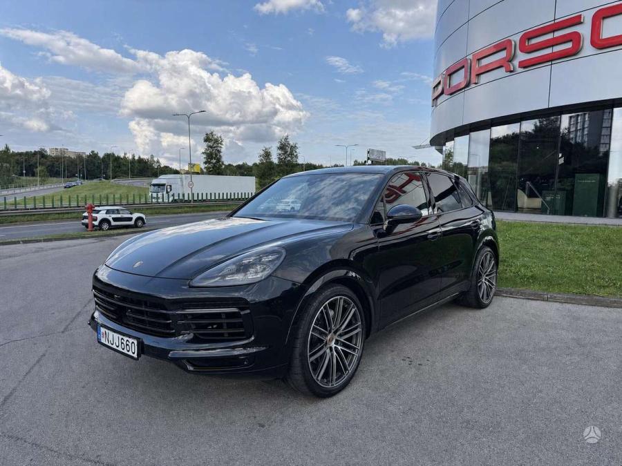 Black Porsche Cayenne 2019 in Vilnius, with an engine capacity of 3.00 L and mileage of 88 thousand km for 44000 €, photo 4 on AUTOMOTO.COM.LV