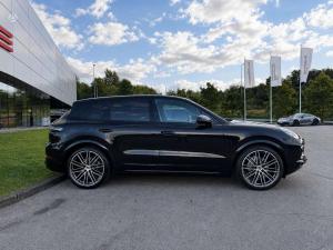 Black Porsche Cayenne 2019 in Vilnius, with an engine capacity of 3.00 L and mileage of 88 thousand km for 44000 €, photo 6 on AUTOMOTO.COM.LV